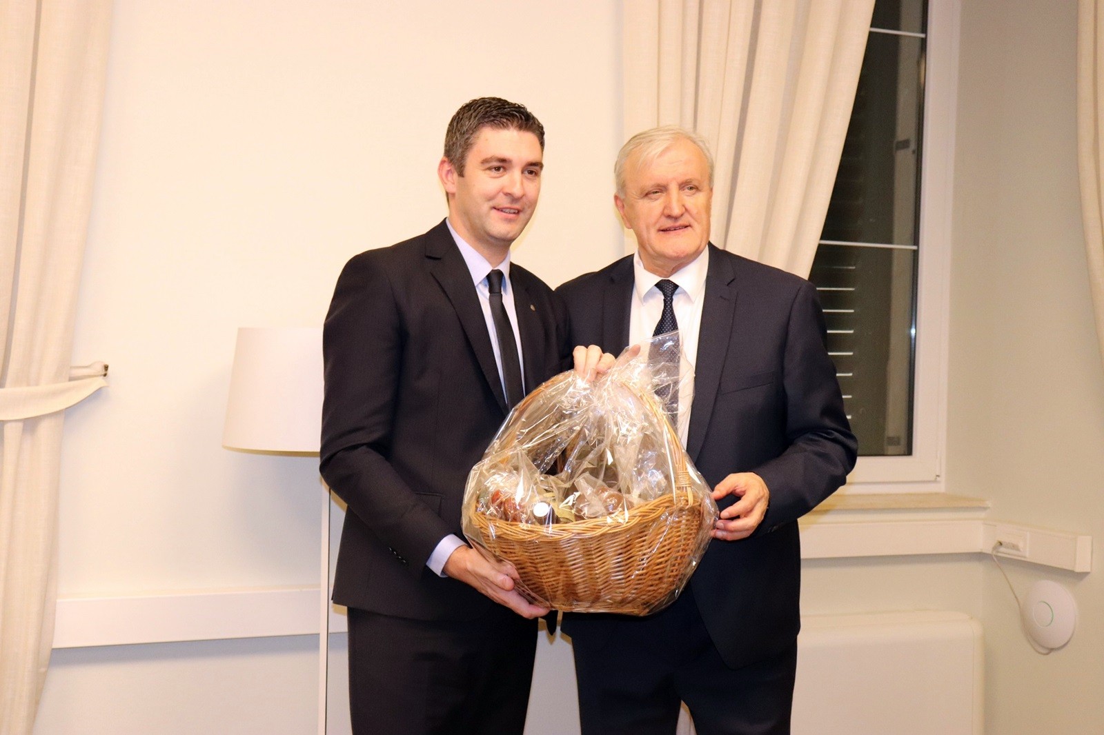 Gradonačelnik primio izaslanstvo Vukovarsko-srijemske županije | Grad ...