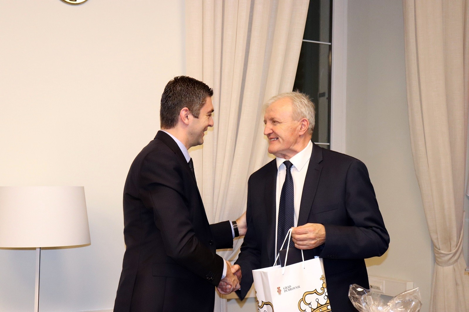 Gradonačelnik primio izaslanstvo Vukovarsko-srijemske županije | Grad ...